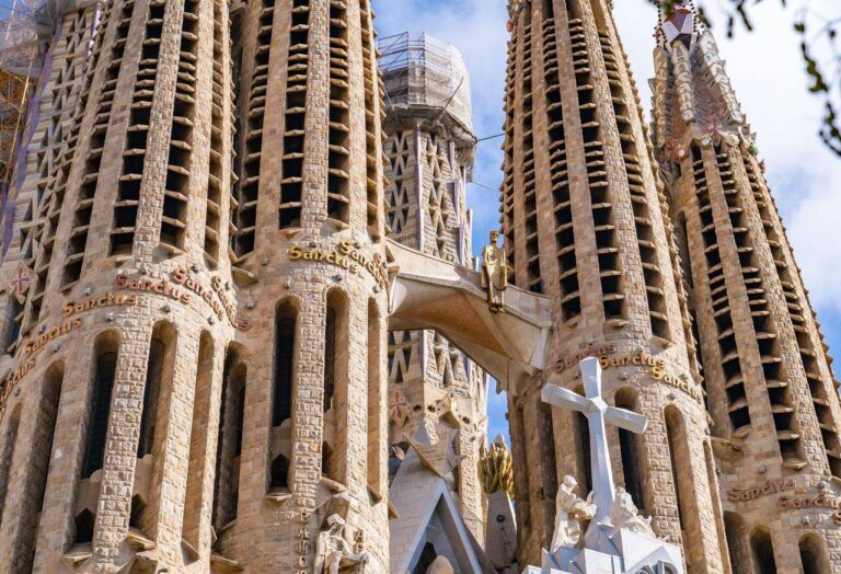Las 11 obras de Antoni Gaudí | Barcino